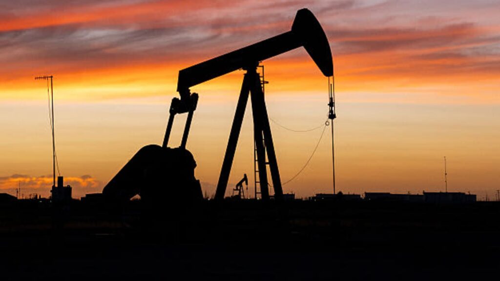 Why oil prices matter so much to DuPont, and the big earnings report to ...